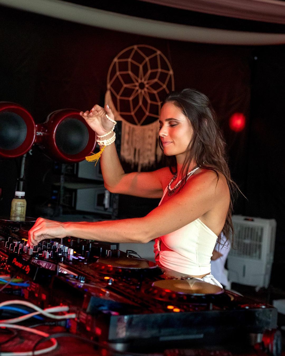 La DJ chilena Sepha será la encargada de abrir el show de ARTBAT en ...