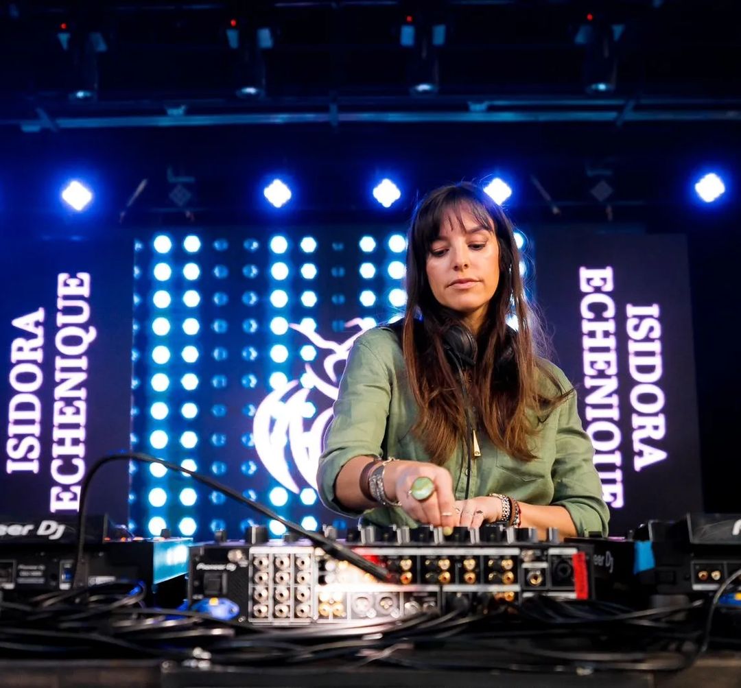 Isidora Echenique: La Dj Chilena que brilla junto a Hernan Cattaneo y ...